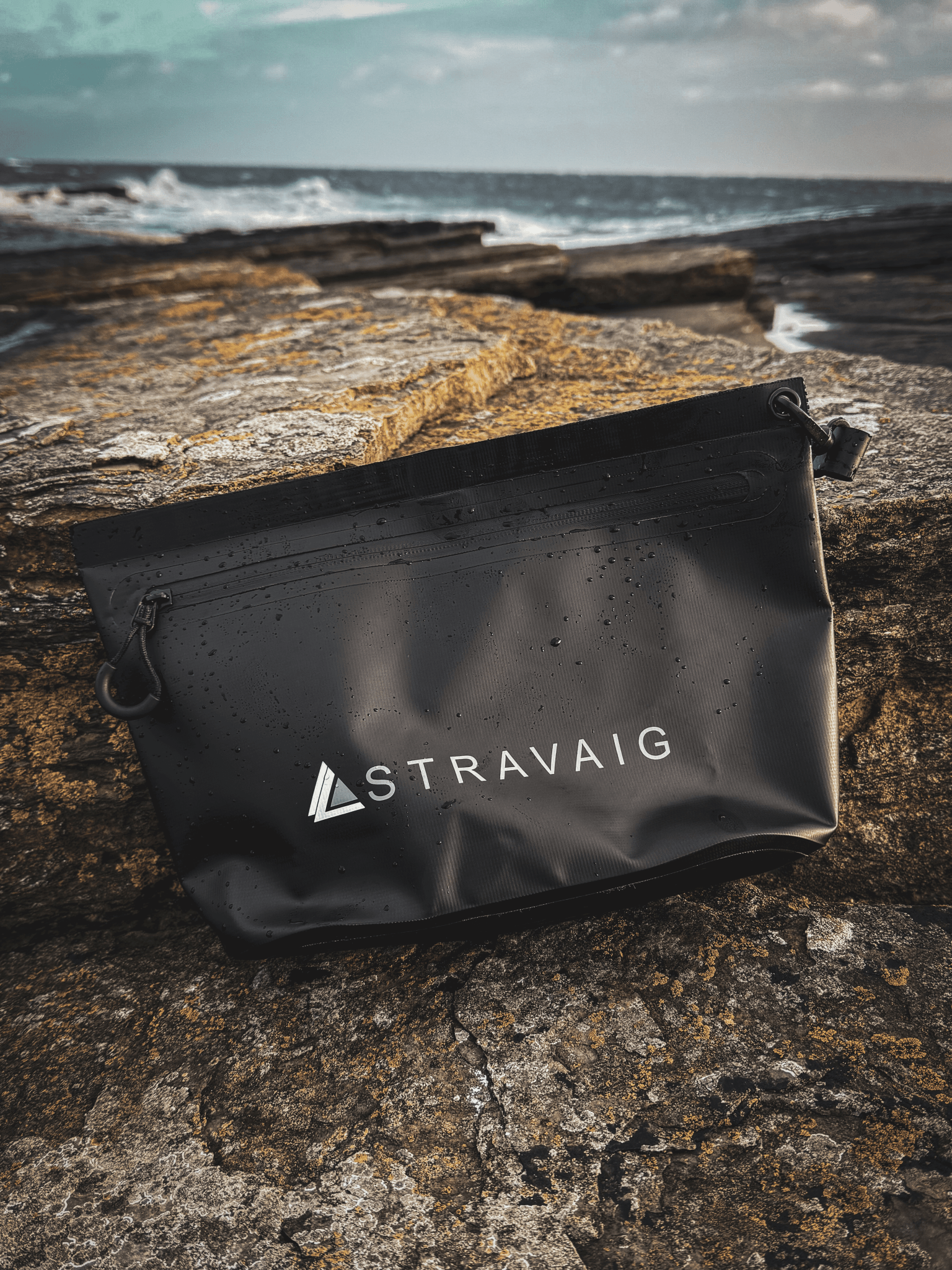 Stravaig Trinkie Zip Bag - Loch Black